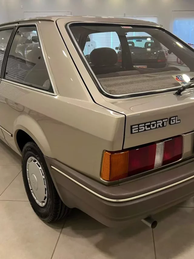 Um Ford Escort GL 1987 0 km e Seu Encanto Nostálgico - Planet Cars